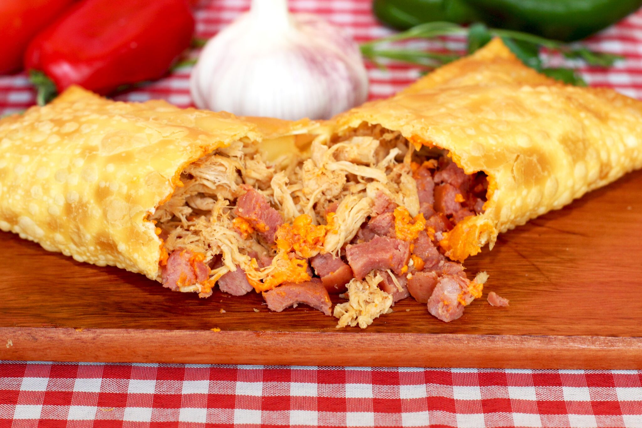 Pastel Frango calabresa cheddar - Esteio | Hora do Pastel